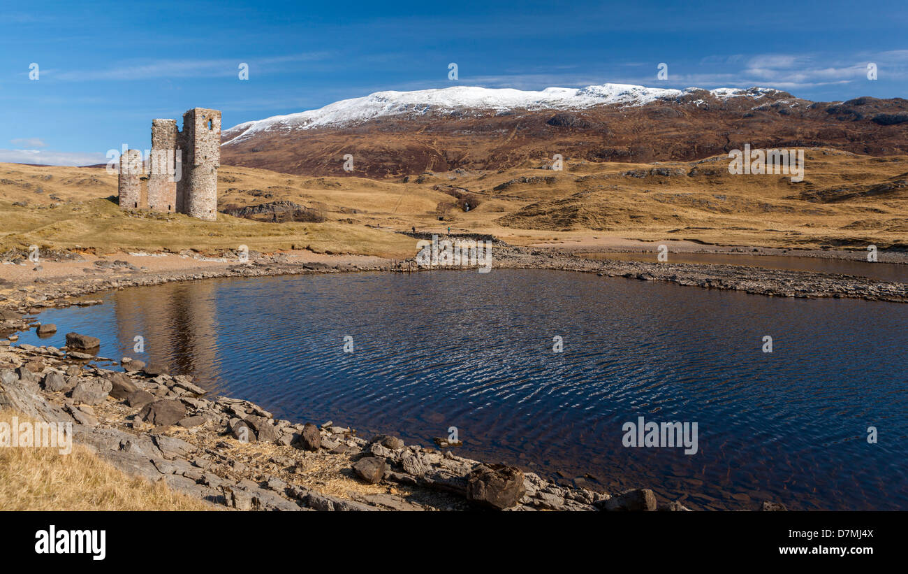 16th century scottish castle remains hi-res stock photography and ...