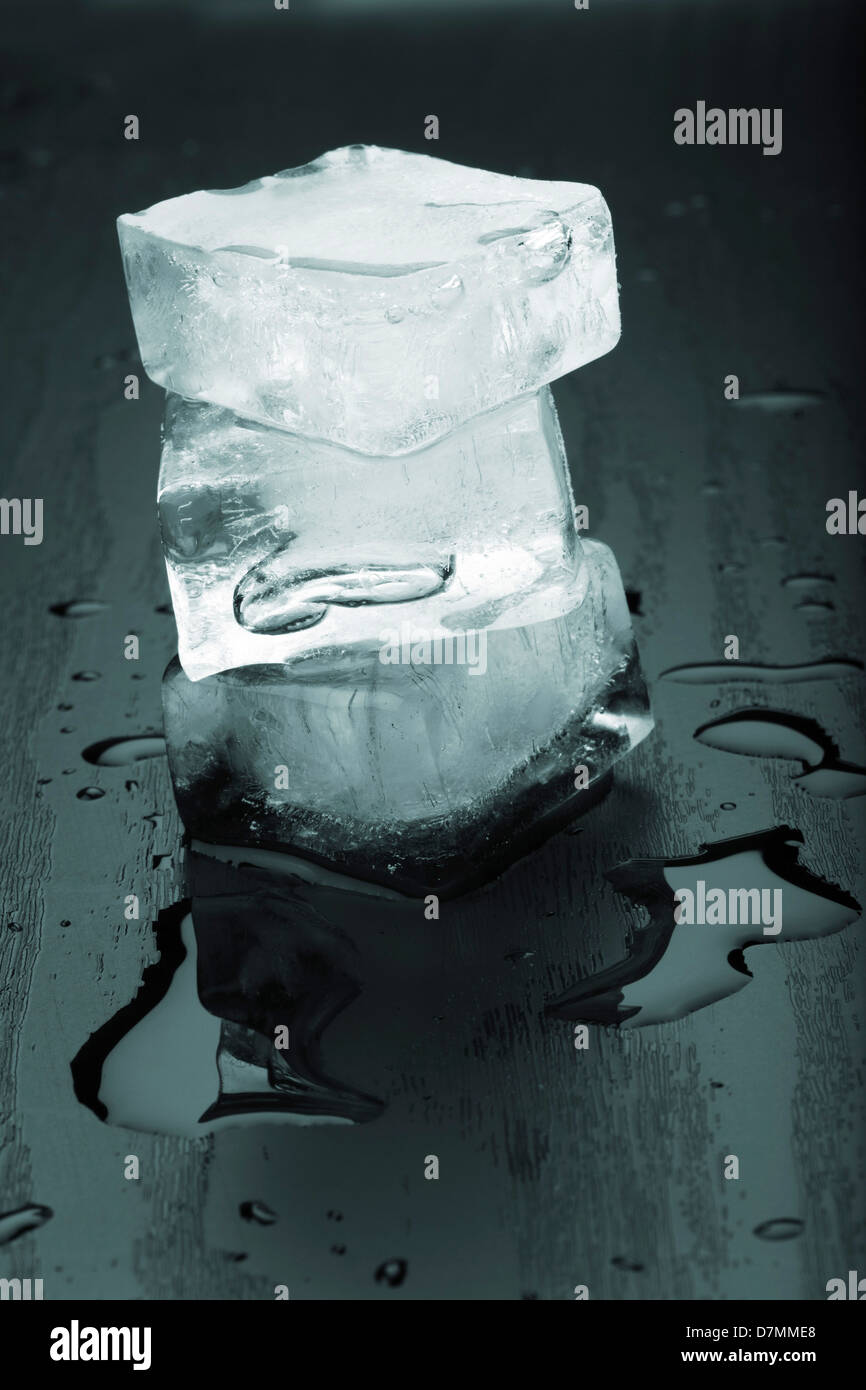 Melting ice cube hi-res stock photography and images - Alamy