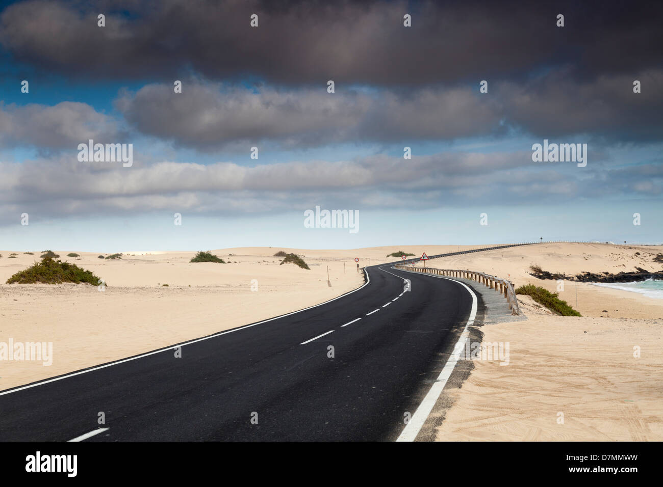Road through sand dunes hi-res stock photography and images - Alamy