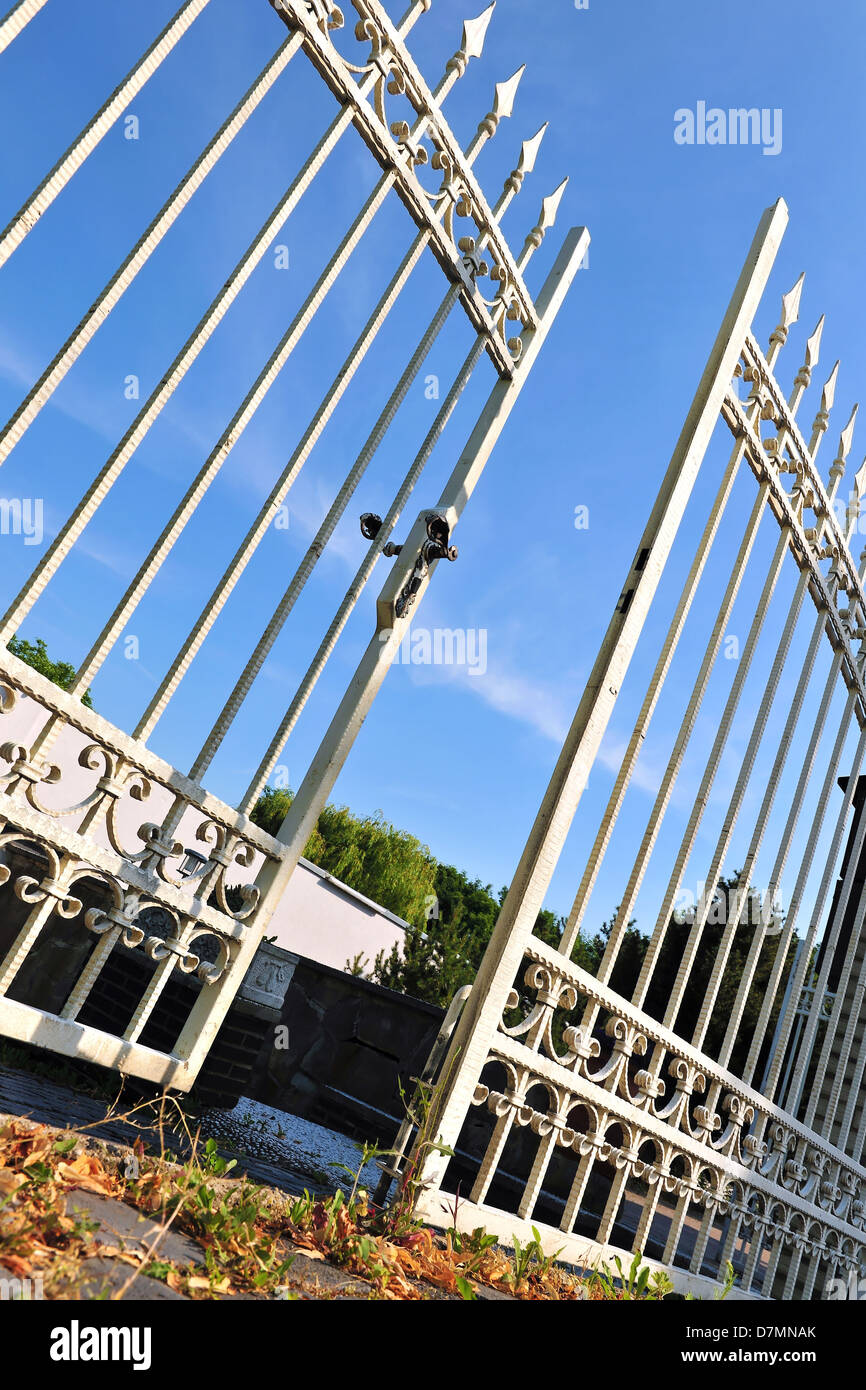 Welded metal gate hi-res stock photography and images - Alamy