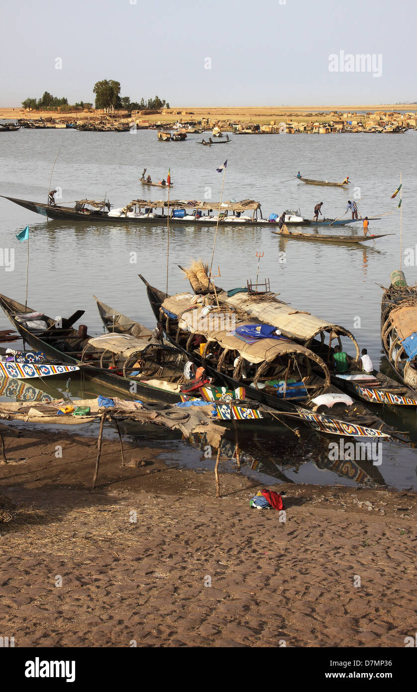 Pinasse boat river mali hi-res stock photography and images - Alamy