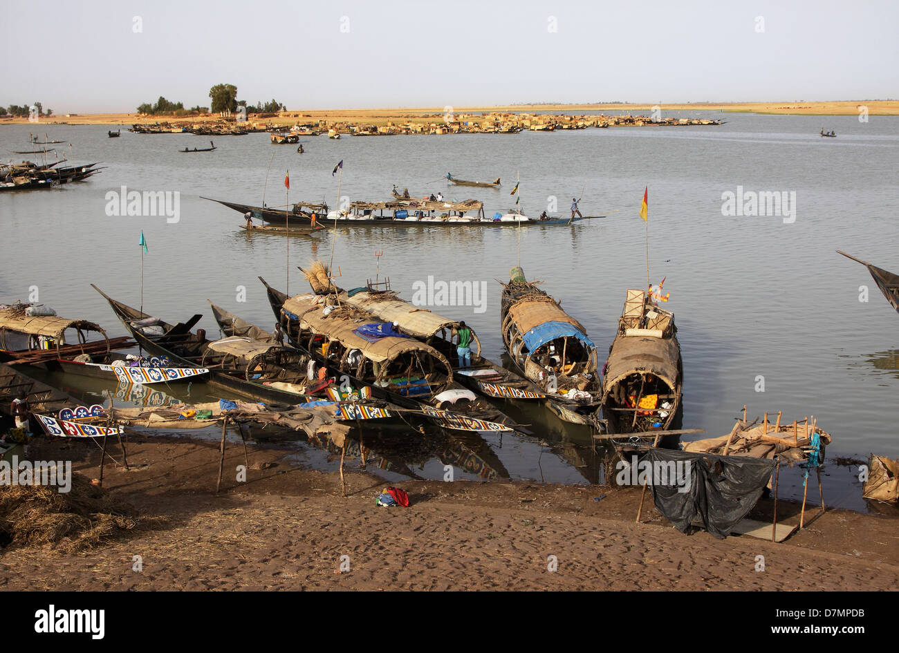 Pinasse boat river mali hi-res stock photography and images - Alamy