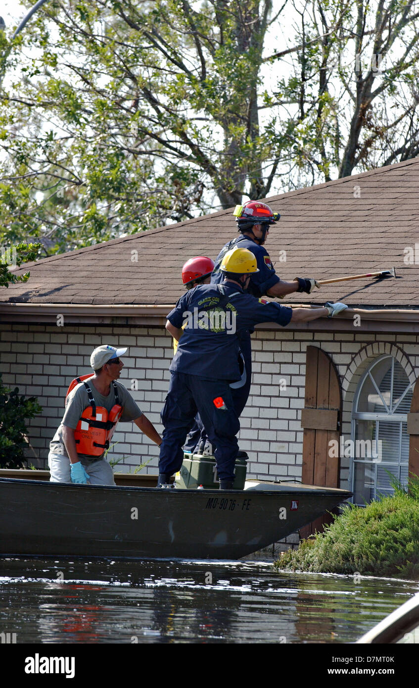 Fema urban search rescue teams hi-res stock photography and images - Alamy