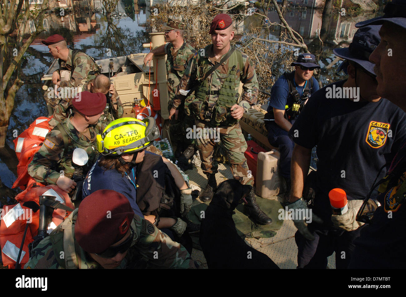 Fema urban search rescue teams hi-res stock photography and images - Alamy