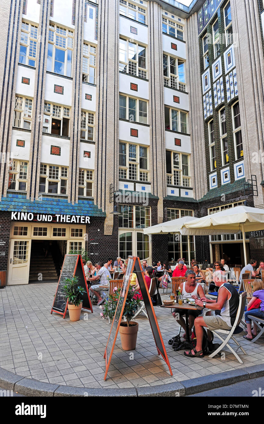 The Hackescher Markt in Berlin, Die Hackeschen Höfe in Berlin Stock ...