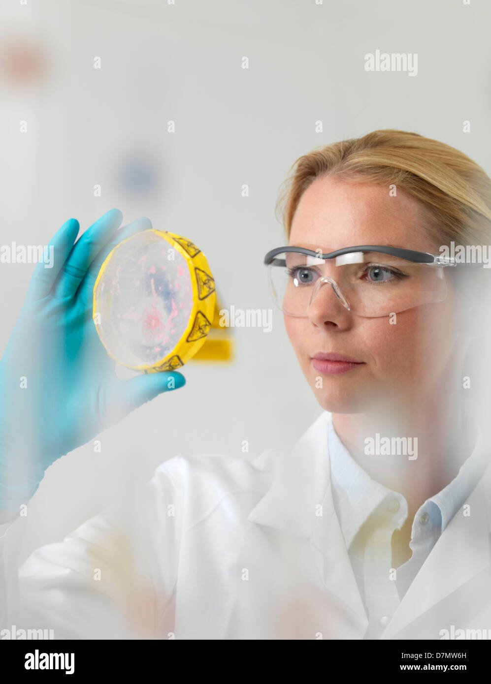 Female microbiology hi-res stock photography and images - Alamy