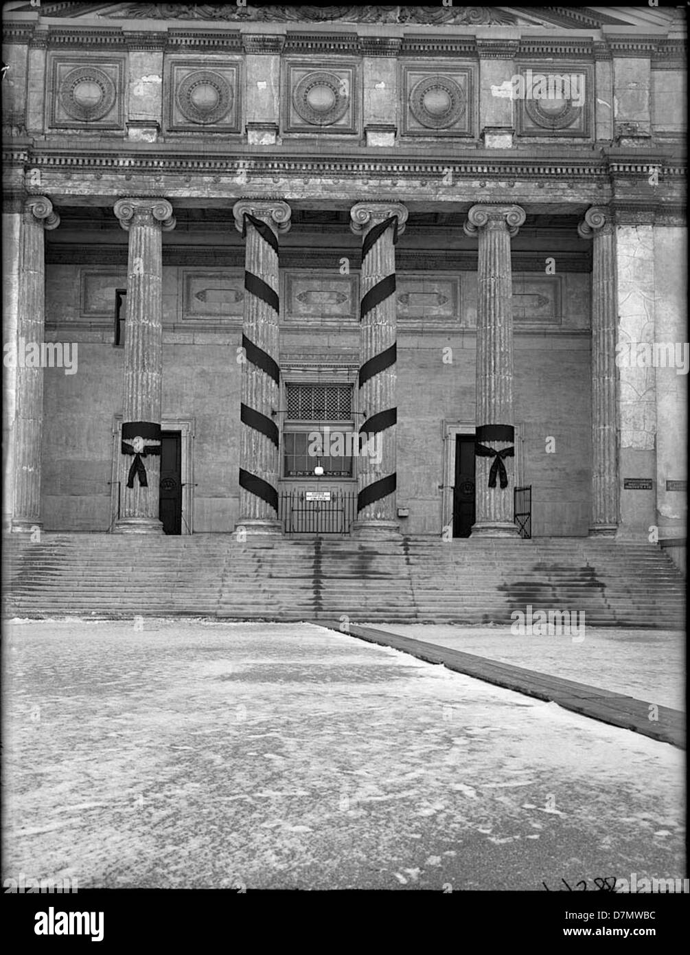 Draped building hi-res stock photography and images - Alamy