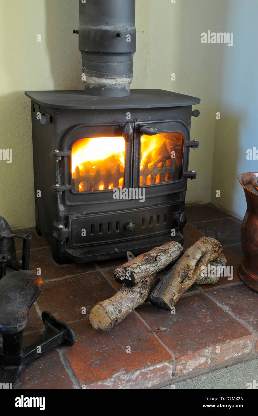 Wood burning stove england hi-res stock photography and images - Alamy