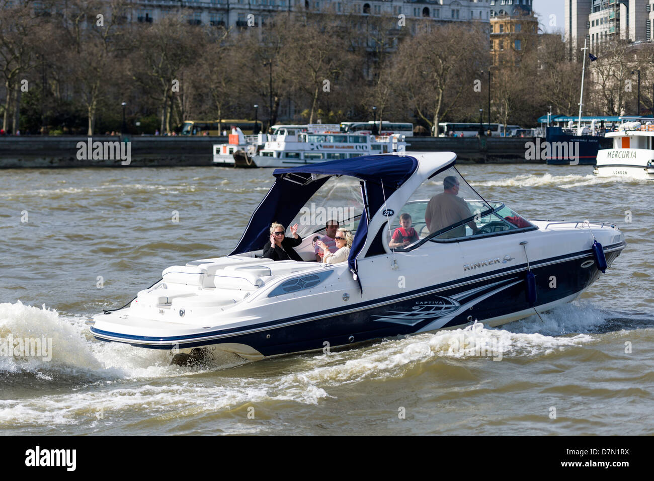 Thames pleasure boat cruise hi-res stock photography and images - Alamy