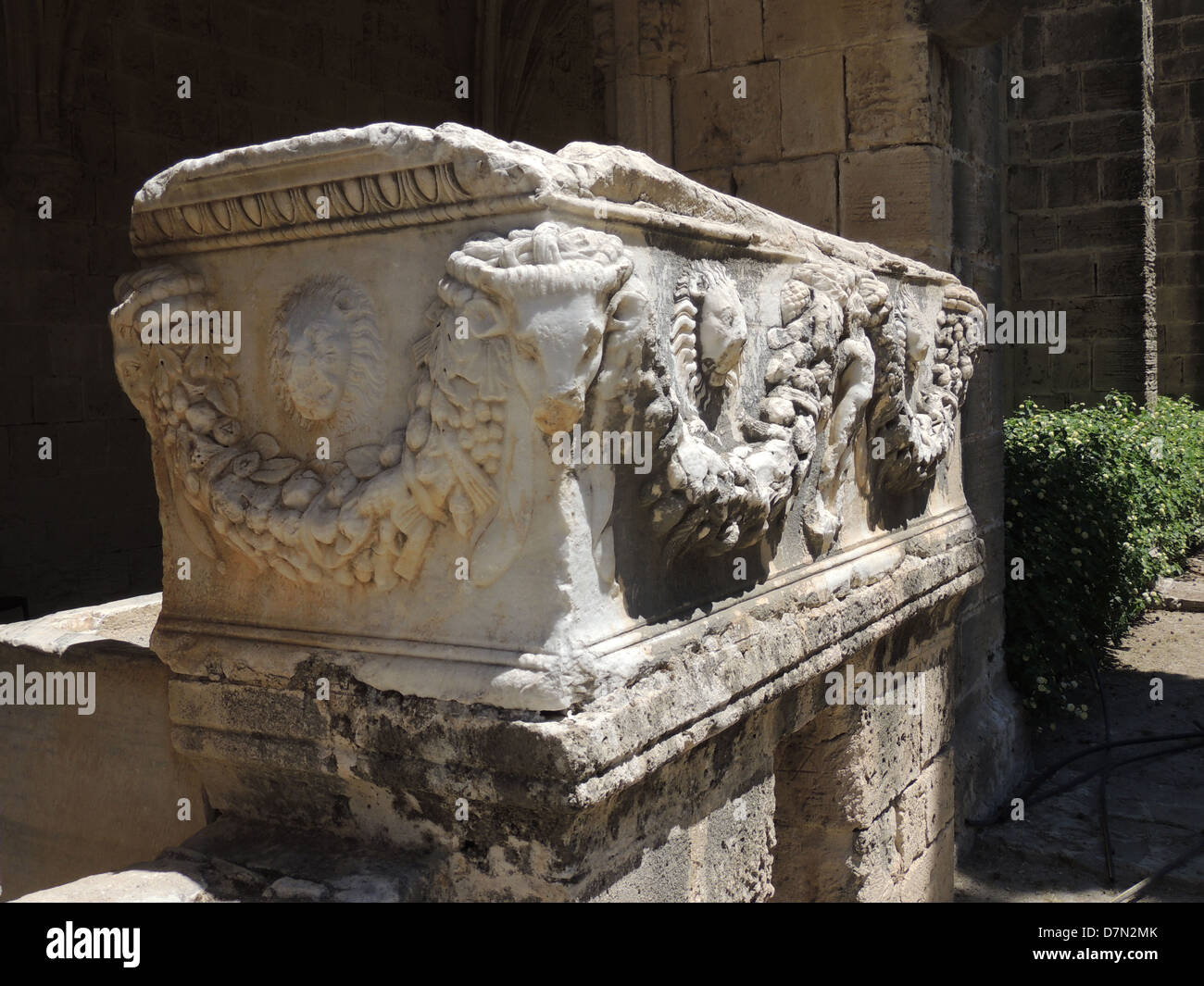 Roman coffin burial hi-res stock photography and images - Alamy