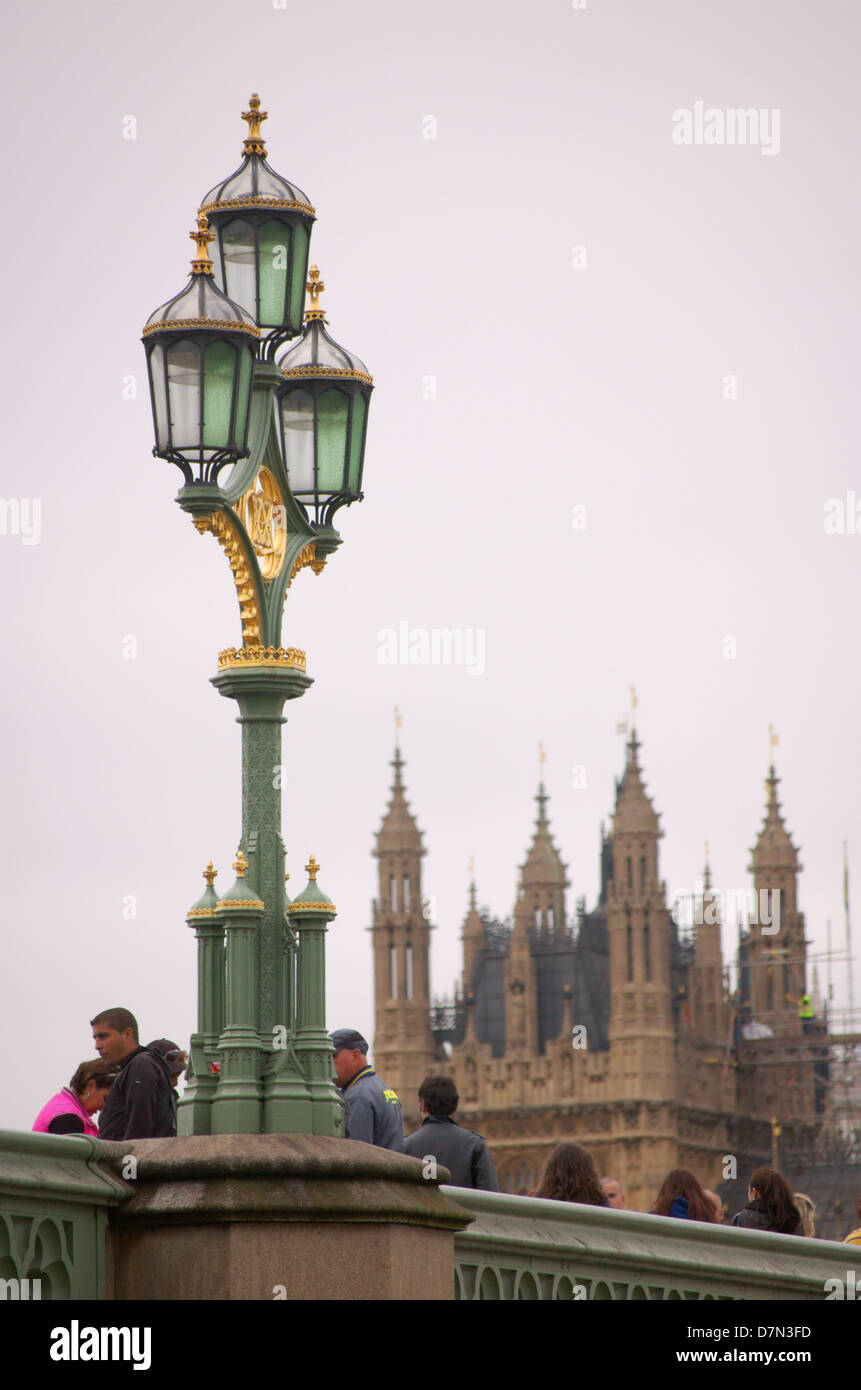 Bridge lamp post hi-res stock photography and images - Alamy