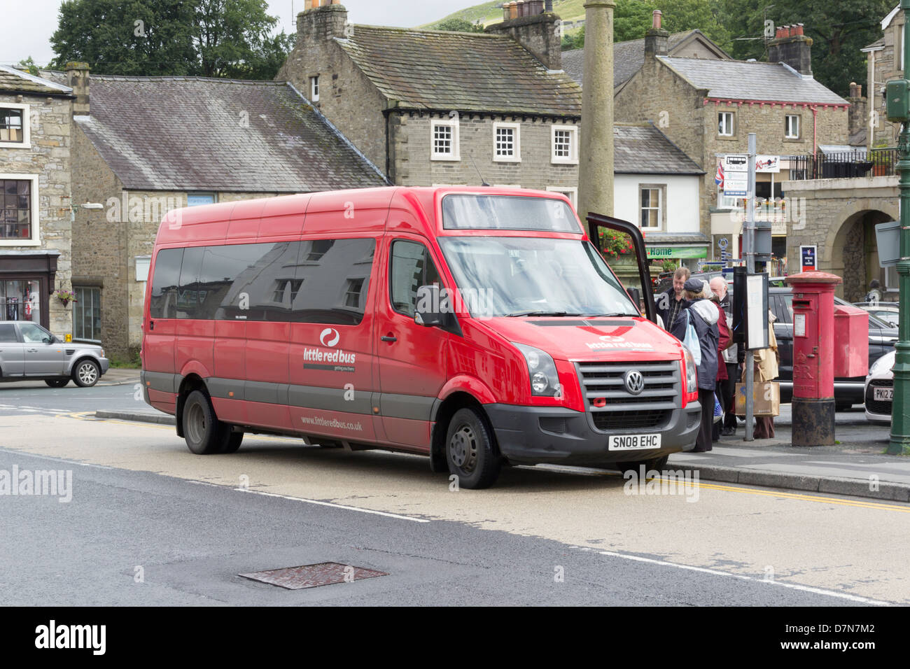 Little Red Bus minibus collecting passengers in Market Place, Settle ...