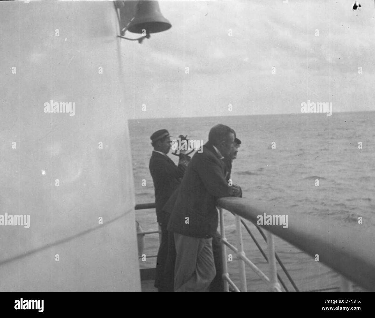 Old ship navigating hi-res stock photography and images - Alamy