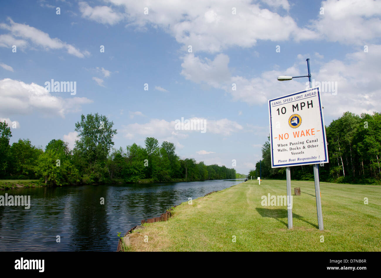 New York, New London. Erie Canal, lock 21 Stock Photo - Alamy