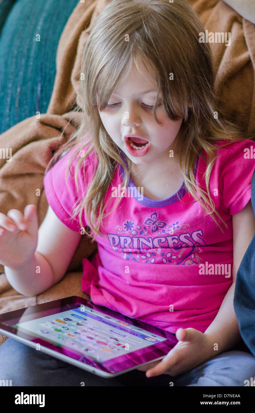 Girl with ipad hi-res stock photography and images - Alamy