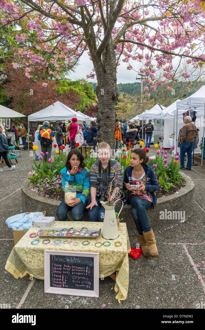 Selling bracelets hi-res stock photography and images - Alamy