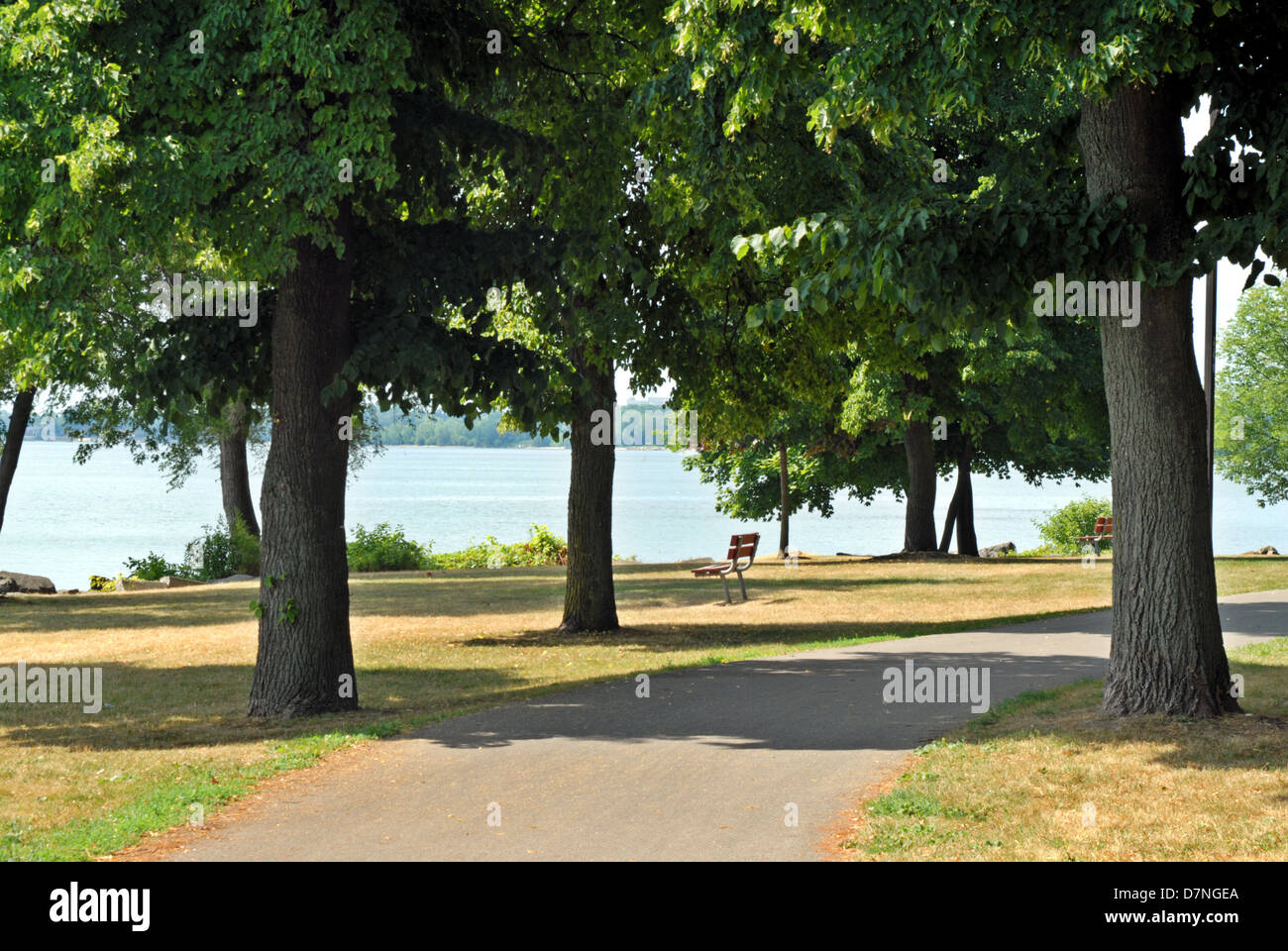 Pedestrian waterfront path hi-res stock photography and images - Alamy