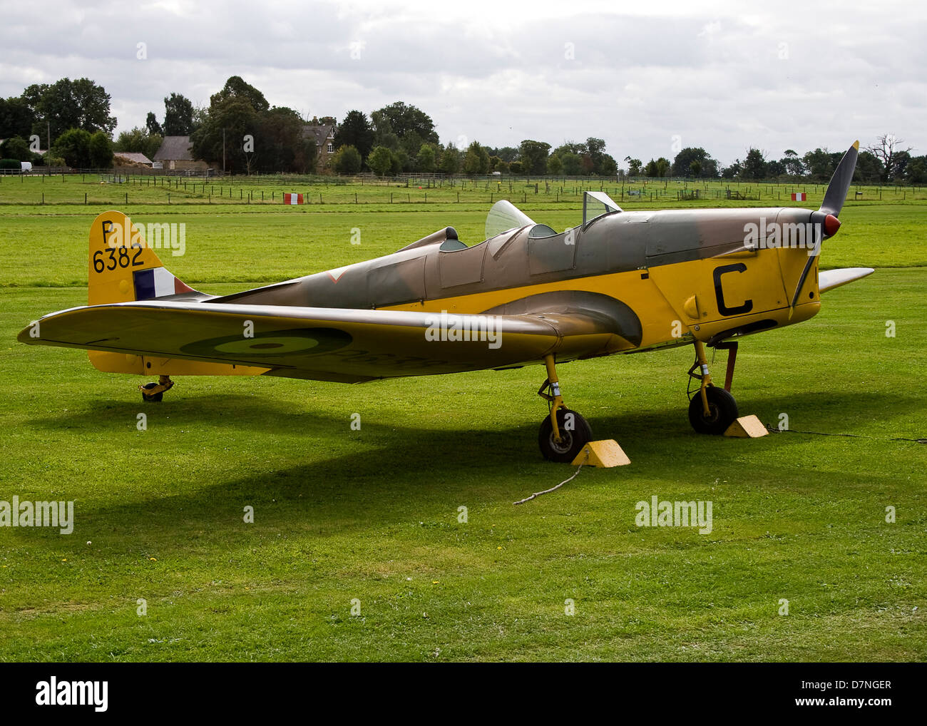 Miles hawk trainer hi-res stock photography and images - Alamy