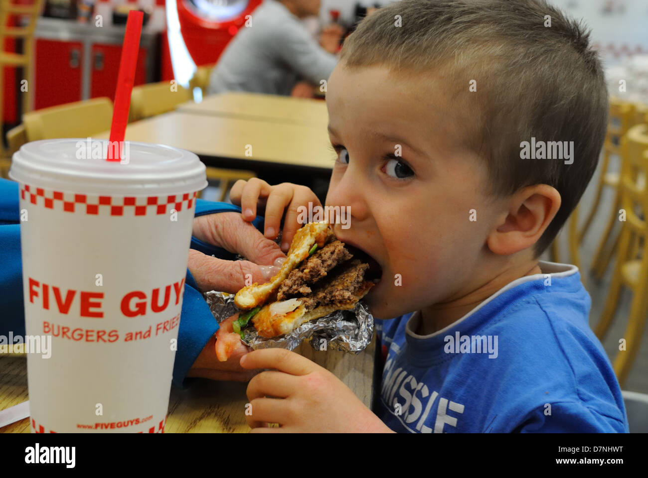 Child and soft drink hi-res stock photography and images - Alamy