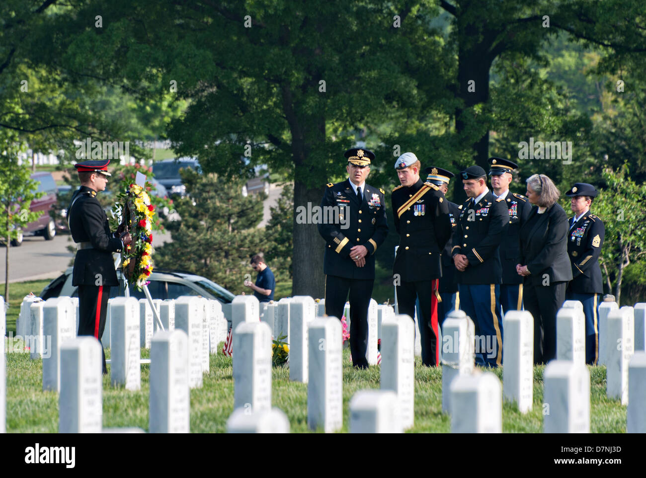 HRH Prince Harry of Wales and US Army Maj. Gen. Michael Linnington pay ...