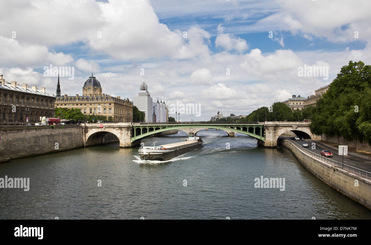 Embankments hi-res stock photography and images - Alamy