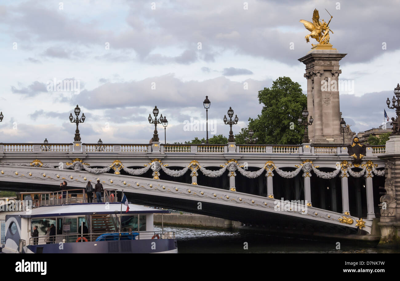 Bridge over the River Seine in Paris Stock Photo - Alamy
