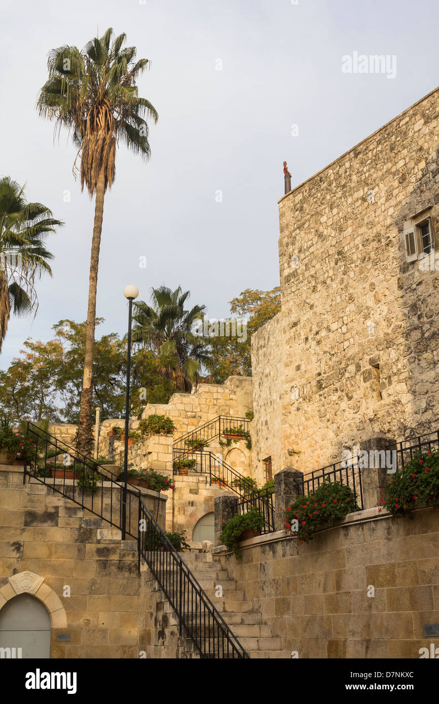 Courtyard church hi-res stock photography and images - Alamy