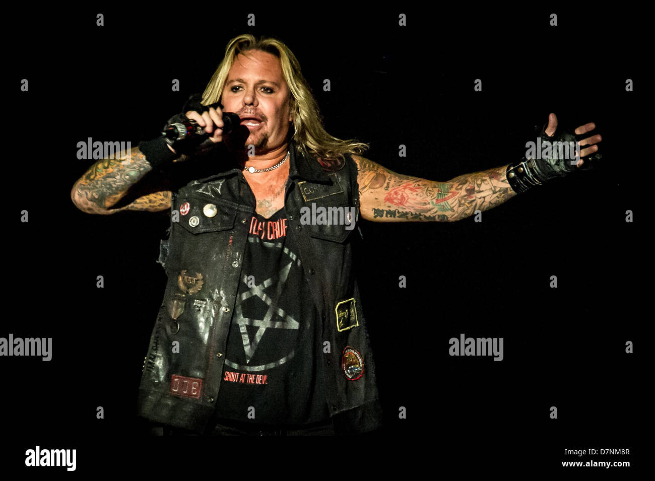 Lead singer vince neil hi-res stock photography and images - Alamy