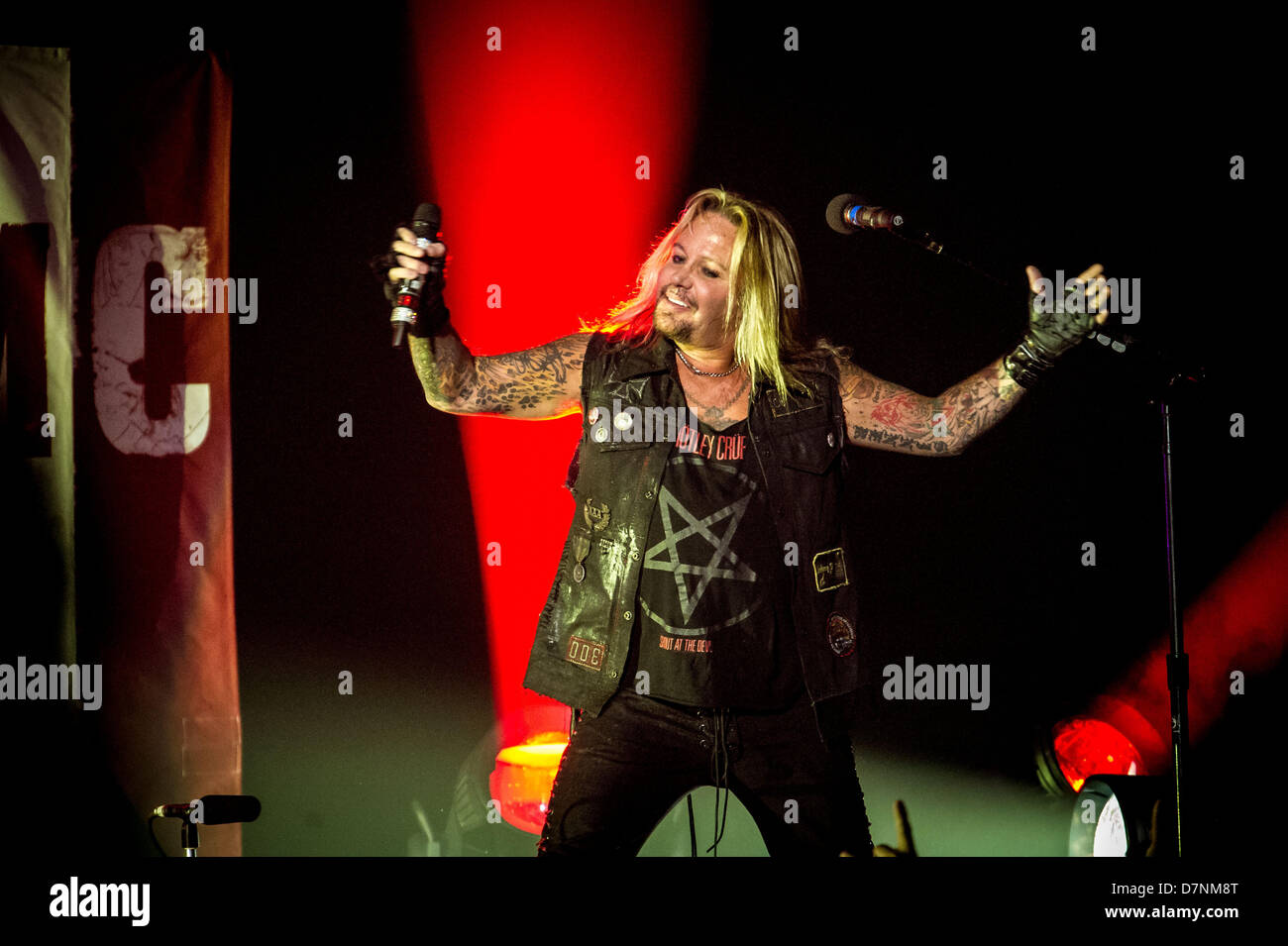 Lead singer vince neil hi-res stock photography and images - Alamy