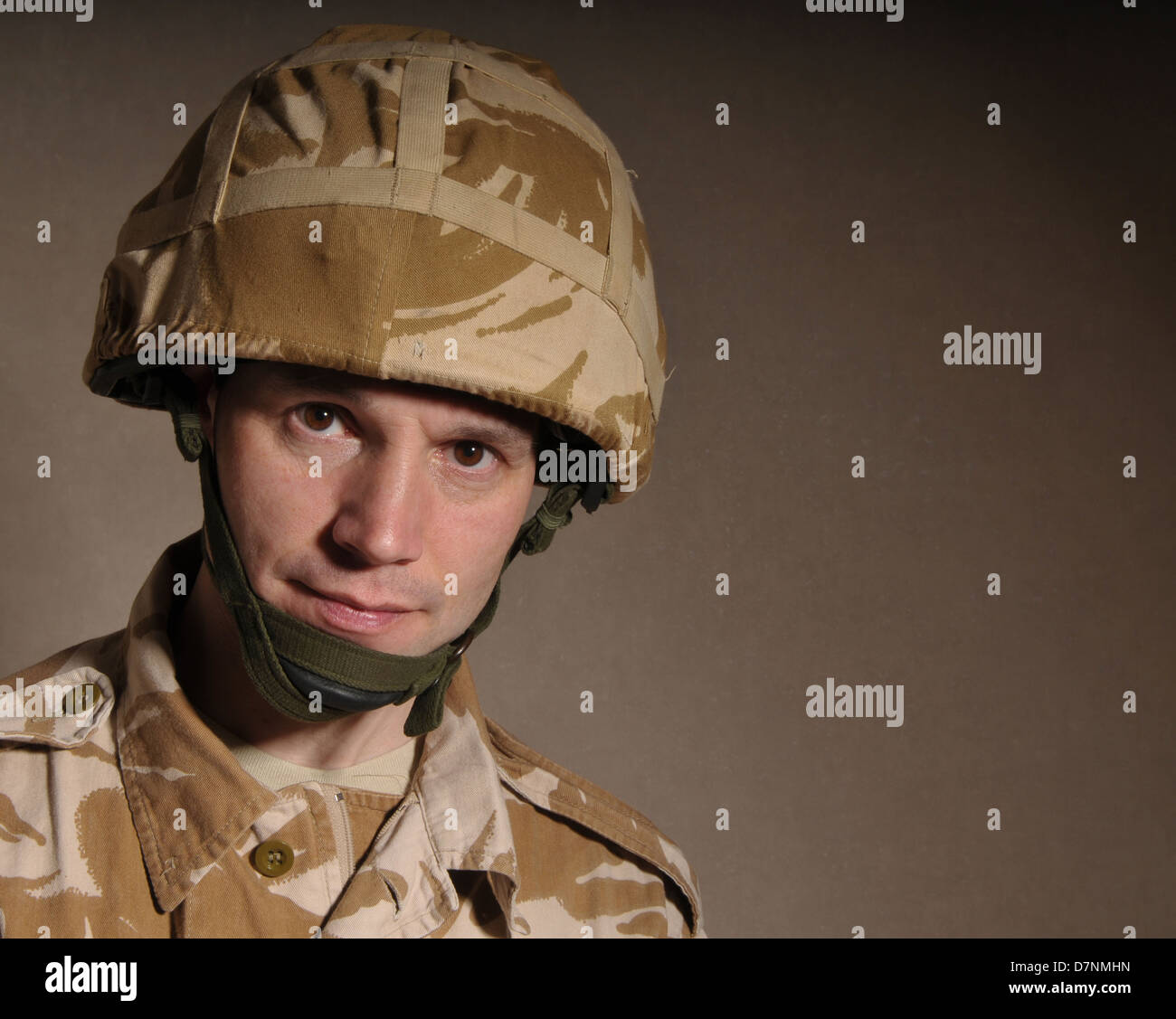 British army soldier wearing man hi-res stock photography and images ...