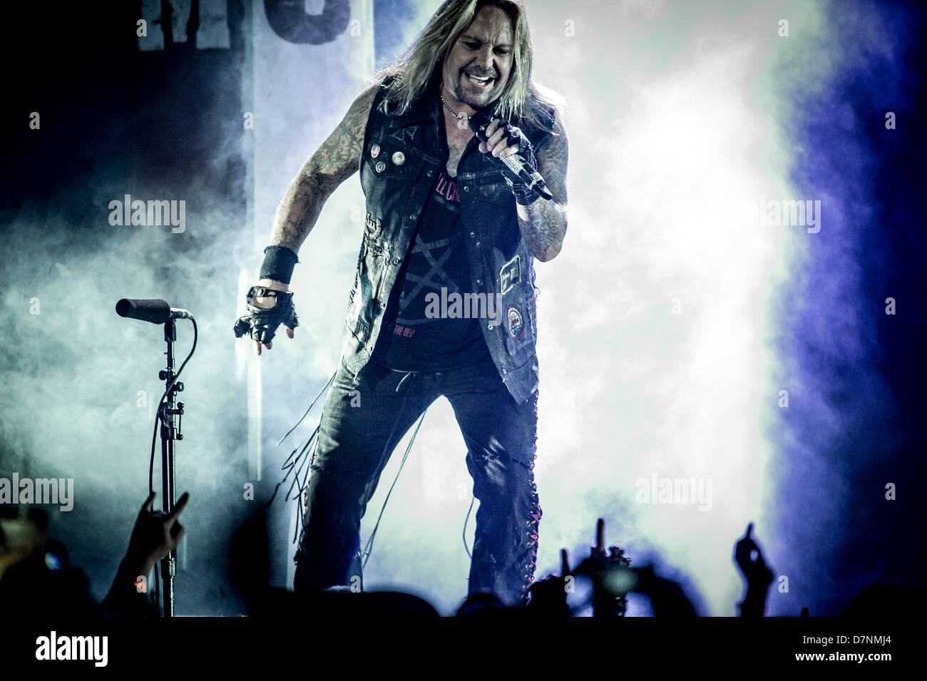 Lead singer vince neil hi-res stock photography and images - Alamy