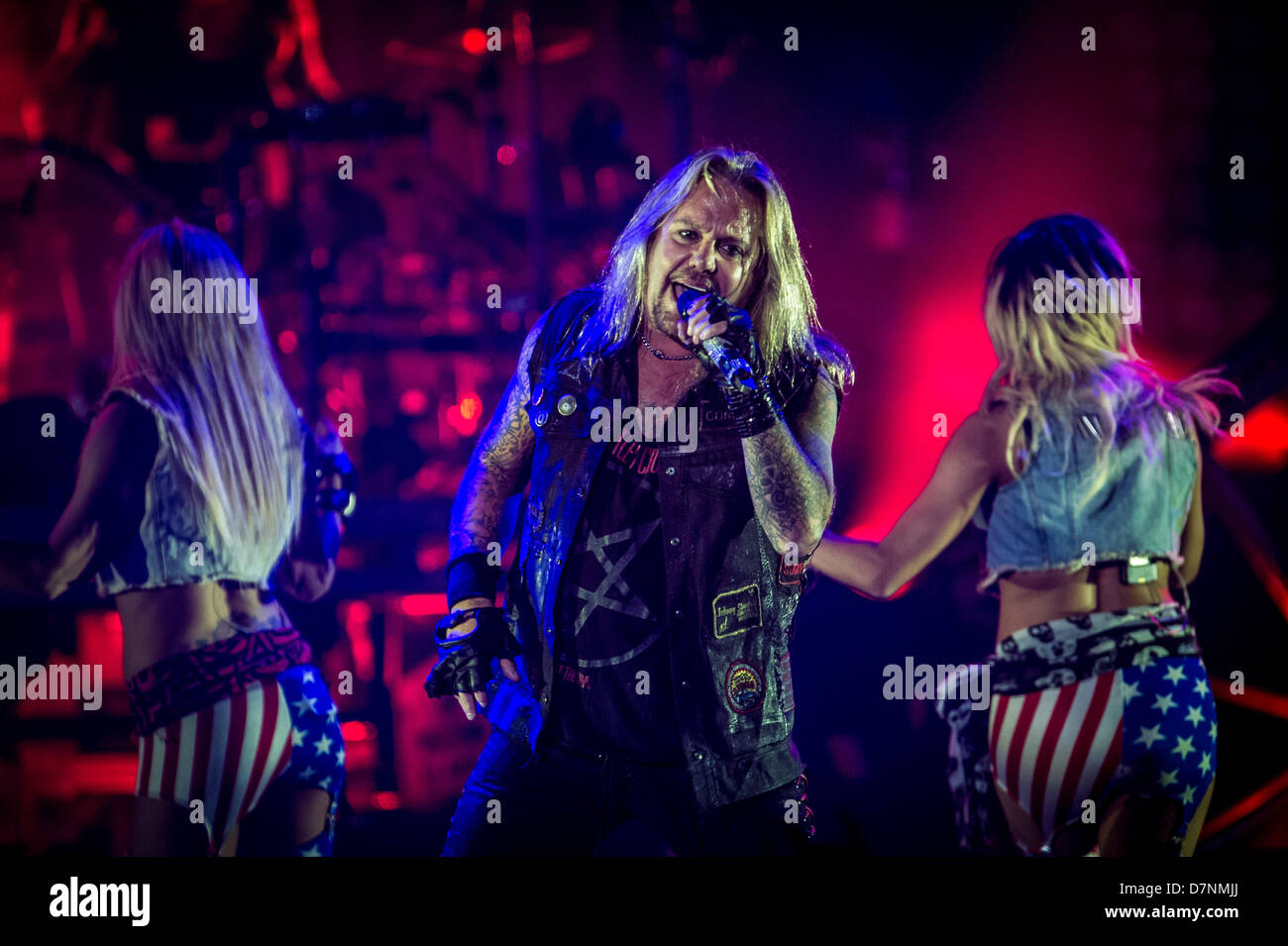 Lead singer vince neil hi-res stock photography and images - Alamy