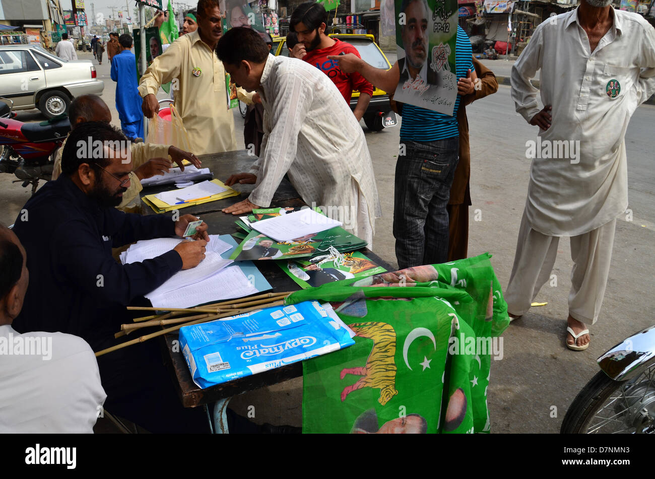 Pakistan women voters hi-res stock photography and images - Alamy