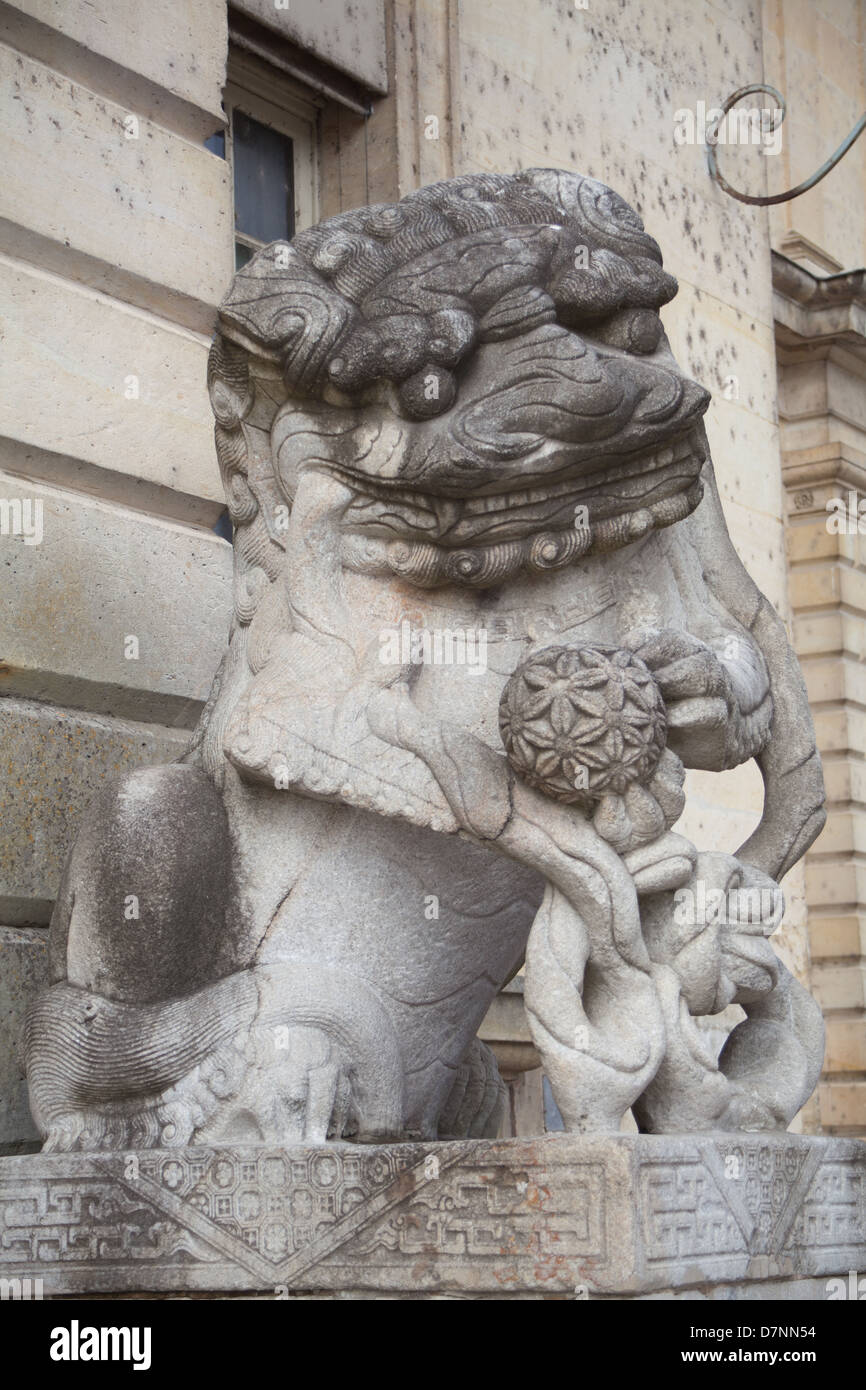 Chinese guardian lion hi-res stock photography and images - Alamy