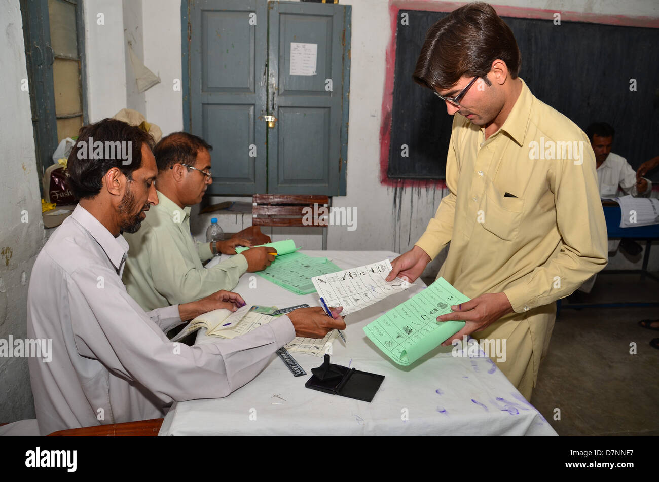 Ballot bin hi-res stock photography and images - Alamy