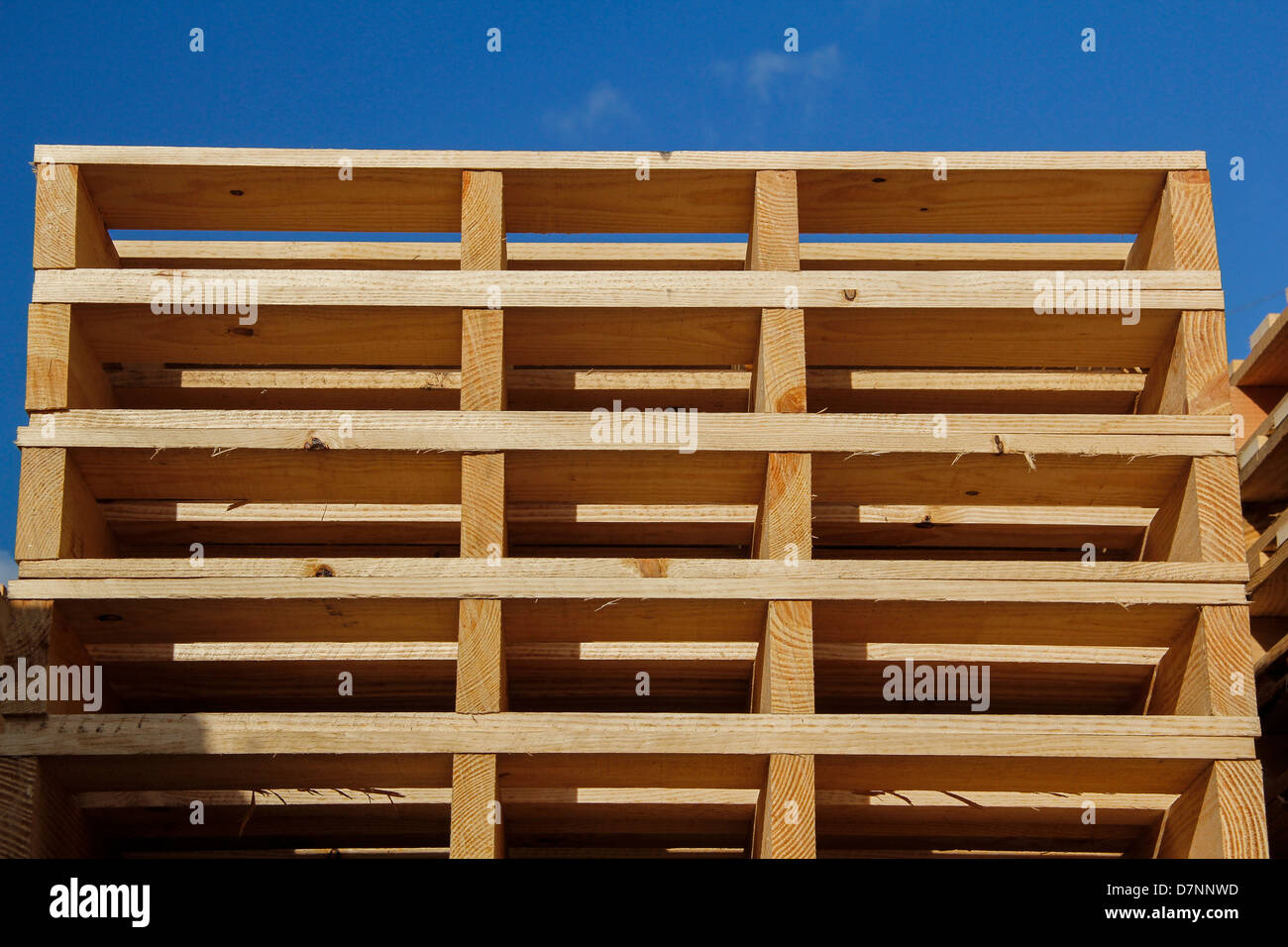 Two way entry pallet hi-res stock photography and images - Alamy
