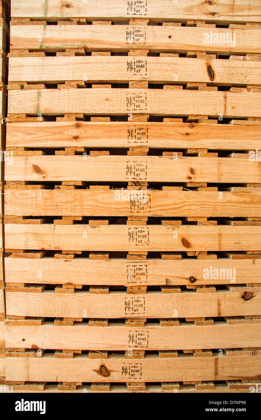 Side view of a stack of timber pallets with heat treated markings Stock ...