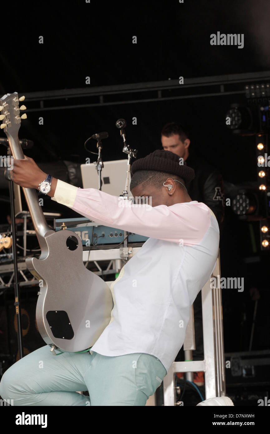 Labrinth Timothy Mc Kenzie playing guitar at the Party to celebrate the ...