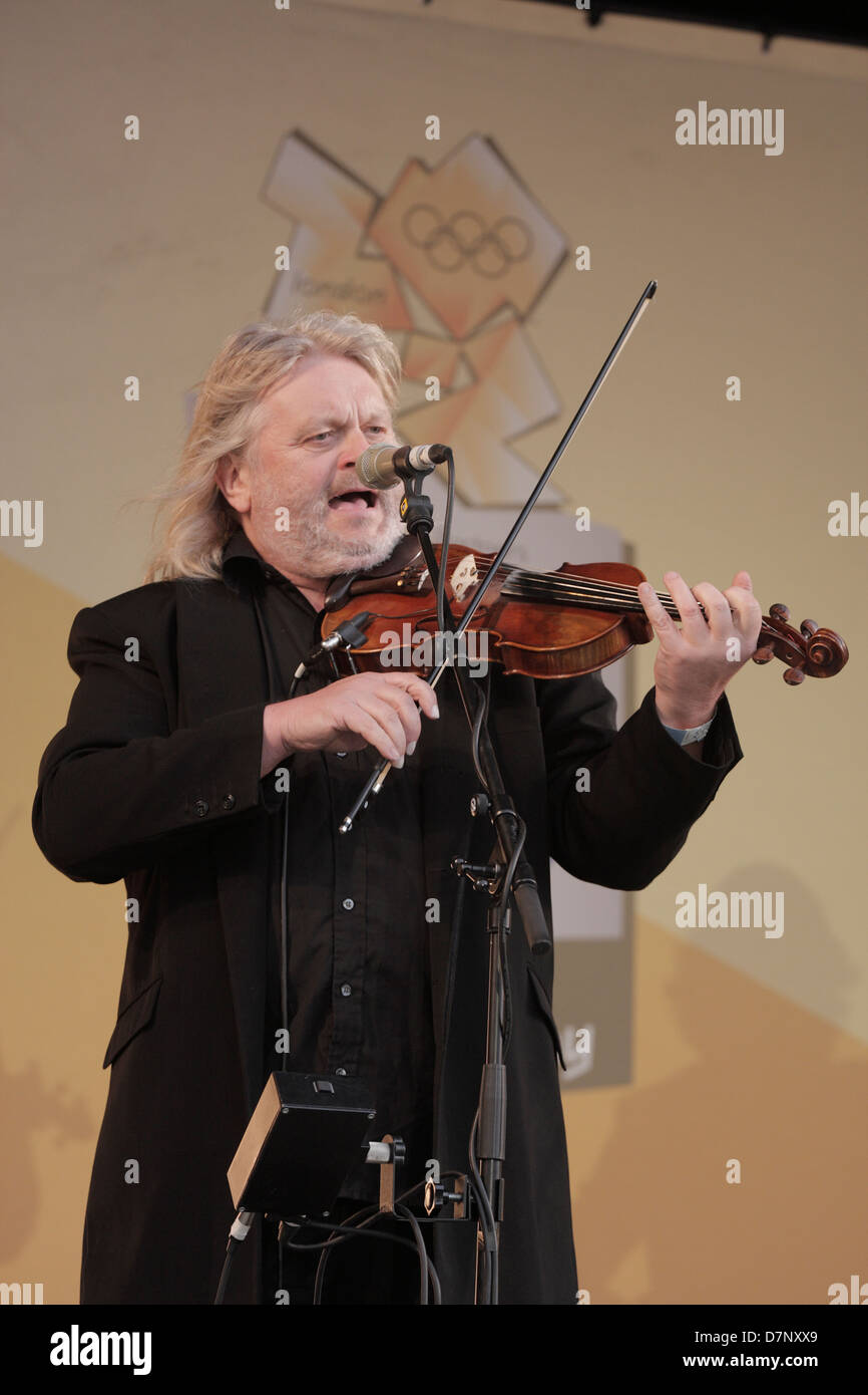 English folk player hi-res stock photography and images - Alamy