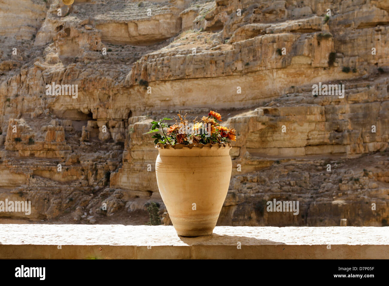 Flower pot rocks hi-res stock photography and images - Alamy