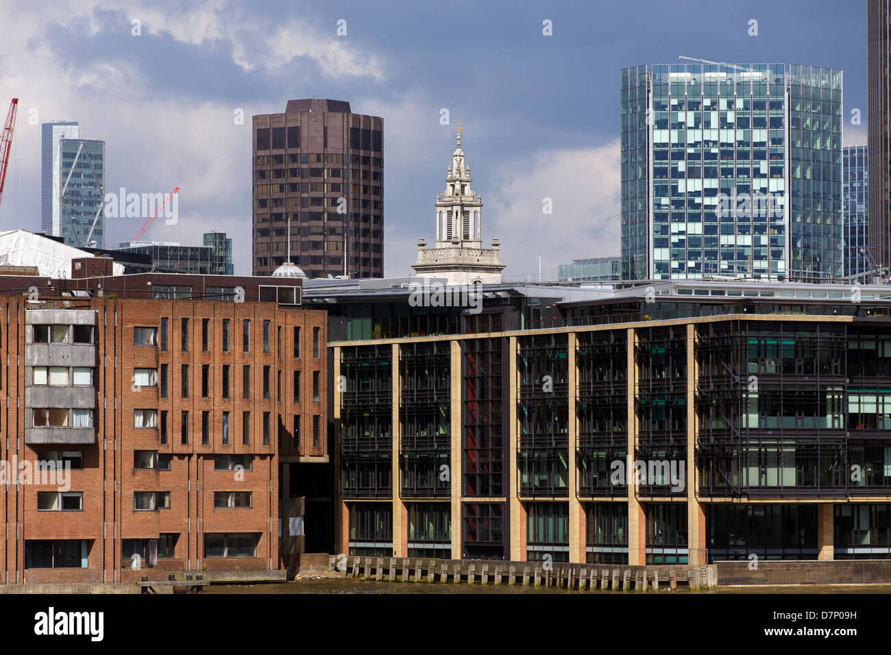 Buildings along the thames hi-res stock photography and images - Alamy