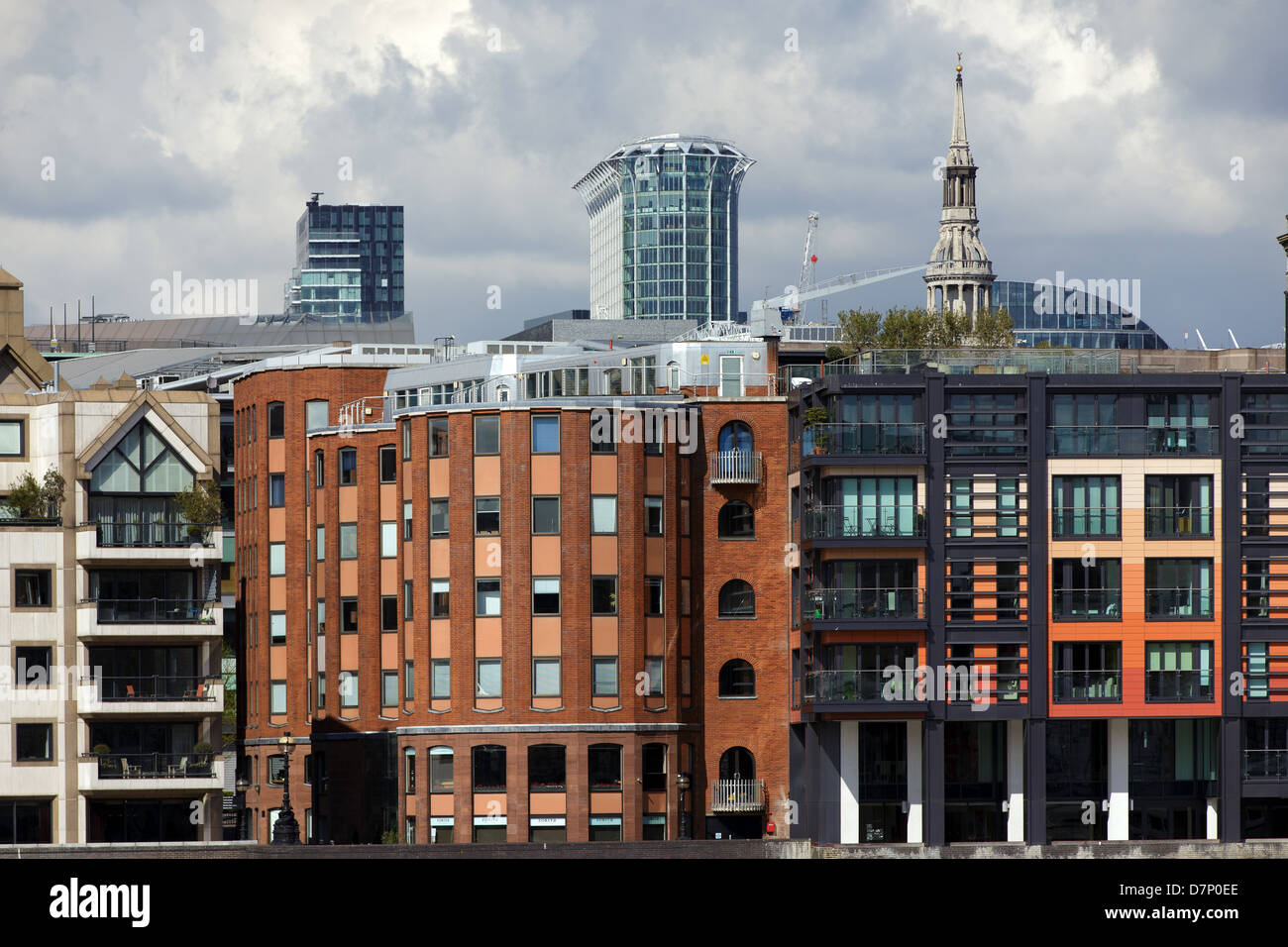 Buildings along the thames hi-res stock photography and images - Alamy