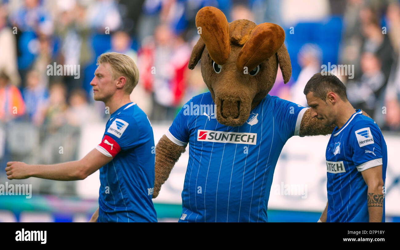 Hoffenheim's Andreas Beck (L) and Sejad Salihovic stand with mascot ...