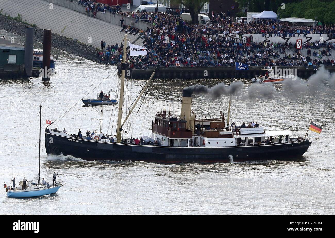 Largest steamship hi-res stock photography and images - Alamy