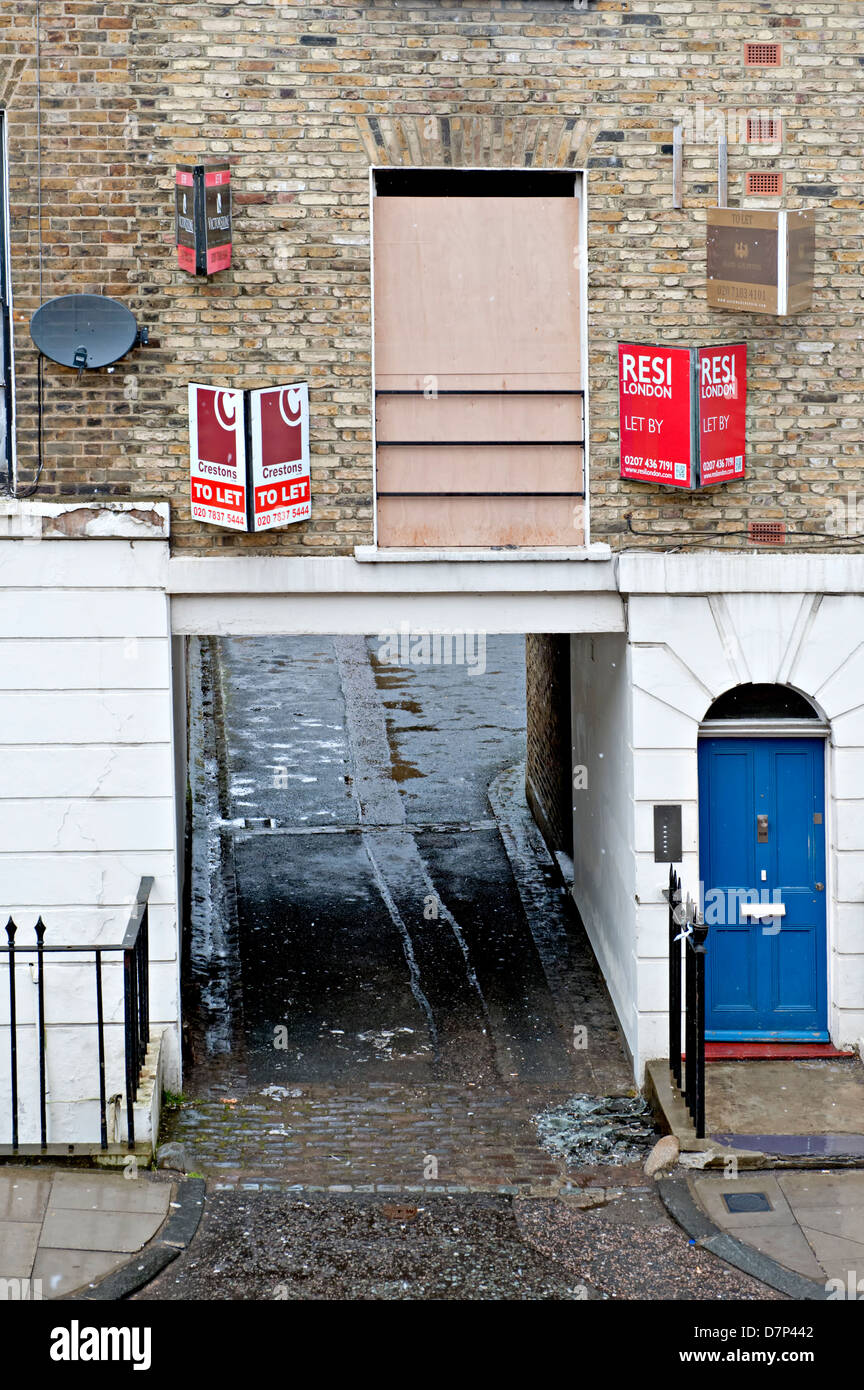 Front door boarded up hi-res stock photography and images - Alamy