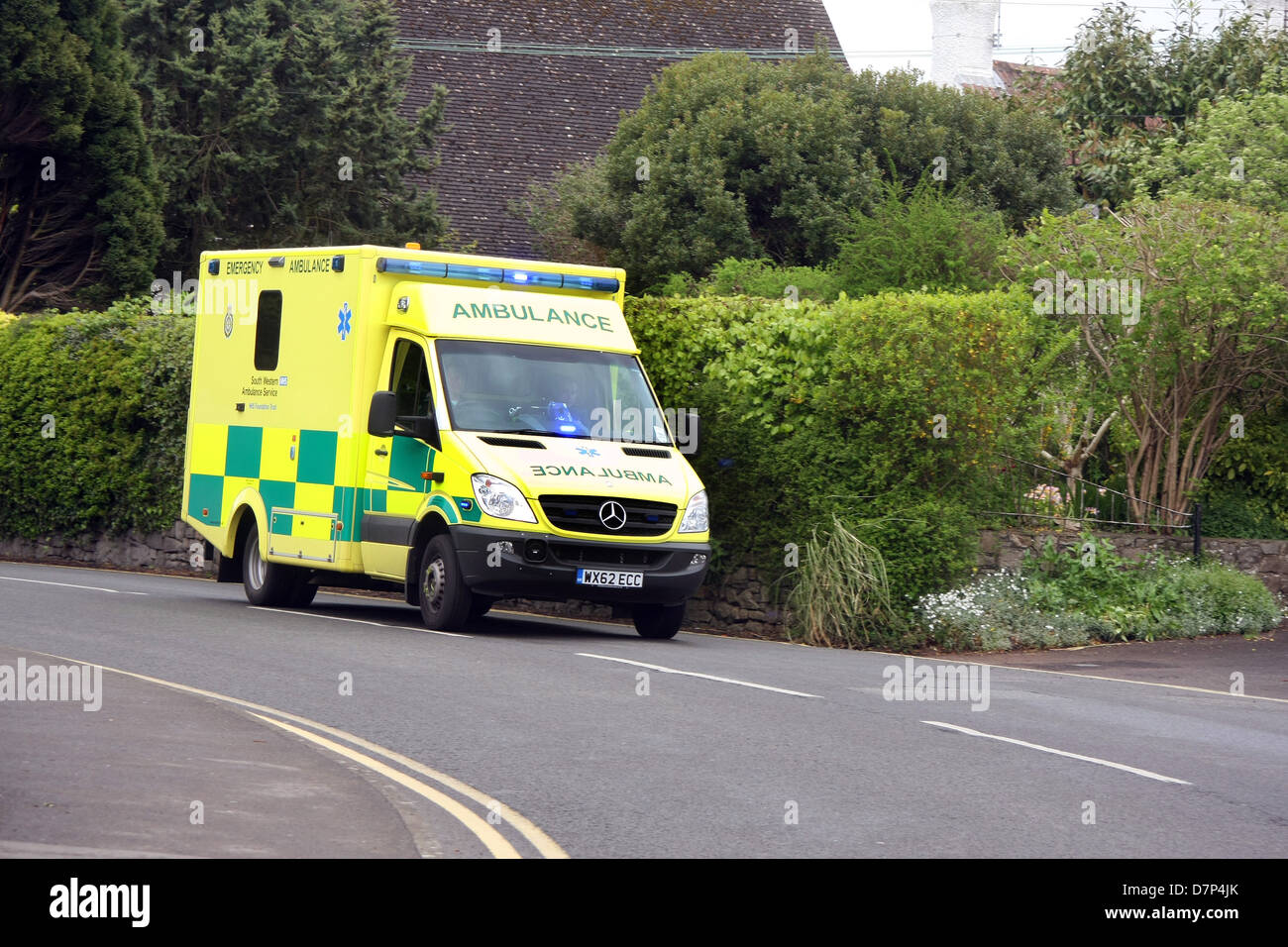 Uk Ambulance Blue Light Emergency High Resolution Stock Photography and ...