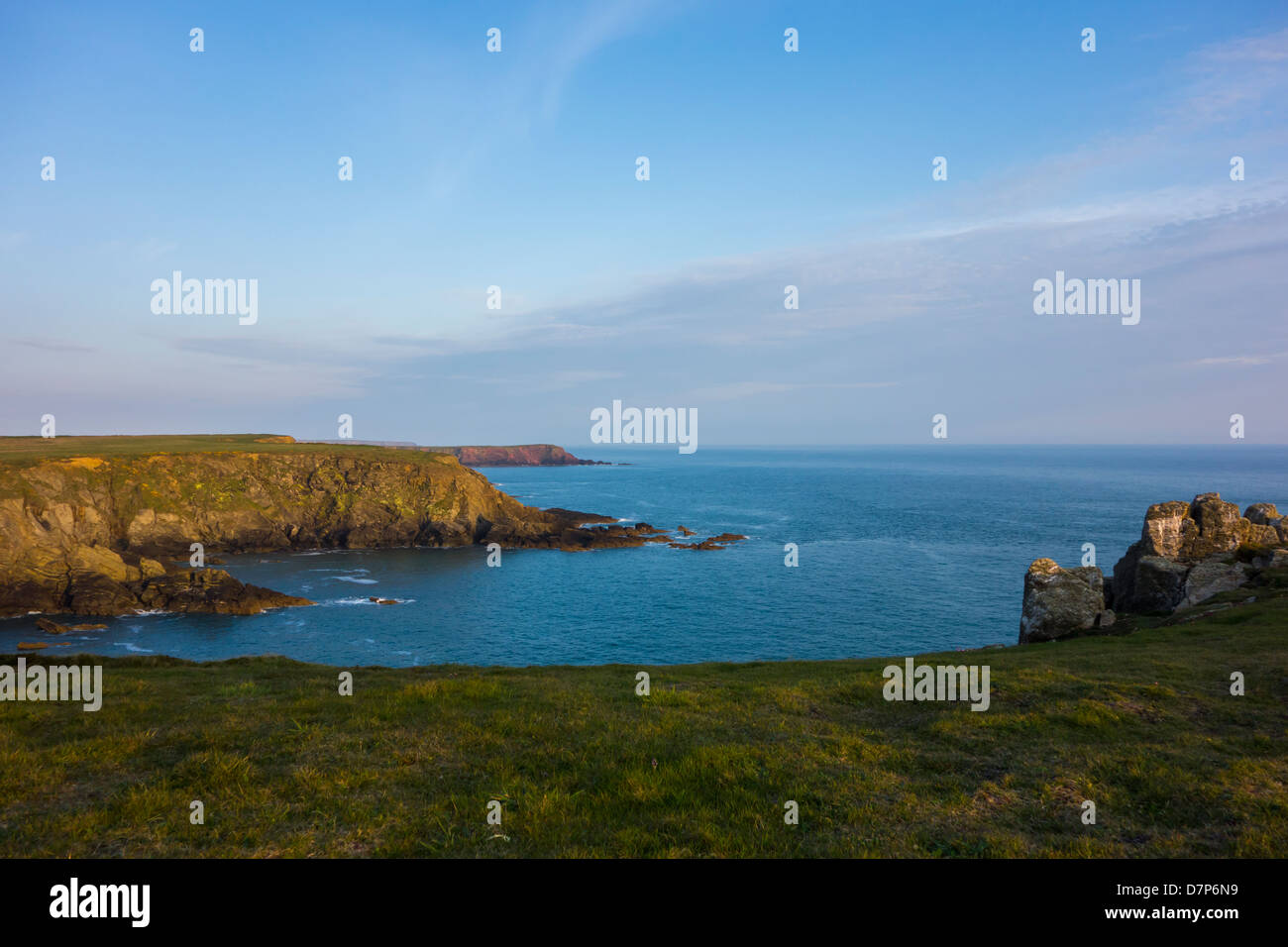 Dramatic cliff faces hi-res stock photography and images - Alamy