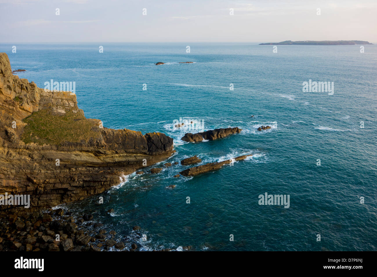 Beautiful, dramatic cliff faces at the Deer Park Headland, Marloes ...