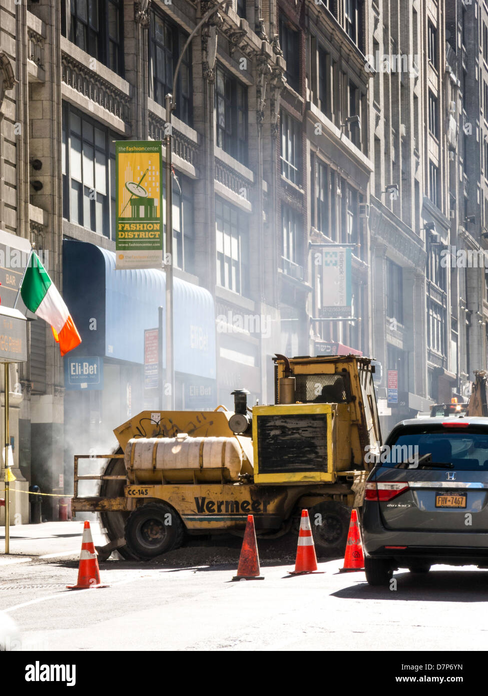 Construction site in midtown hi-res stock photography and images - Alamy