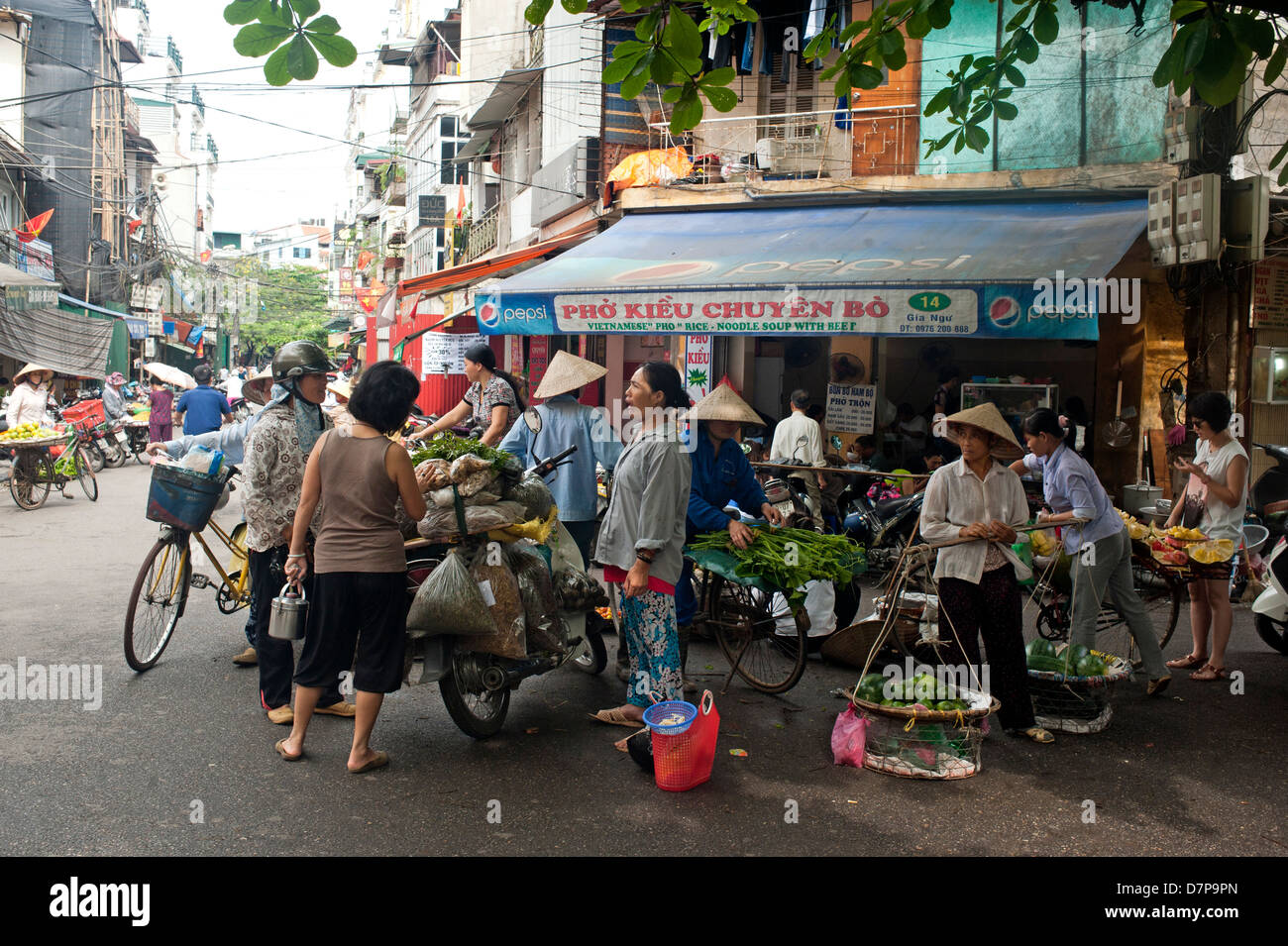 Hanoi Vietnam - Street scene in the old quarter Stock Photo - Alamy